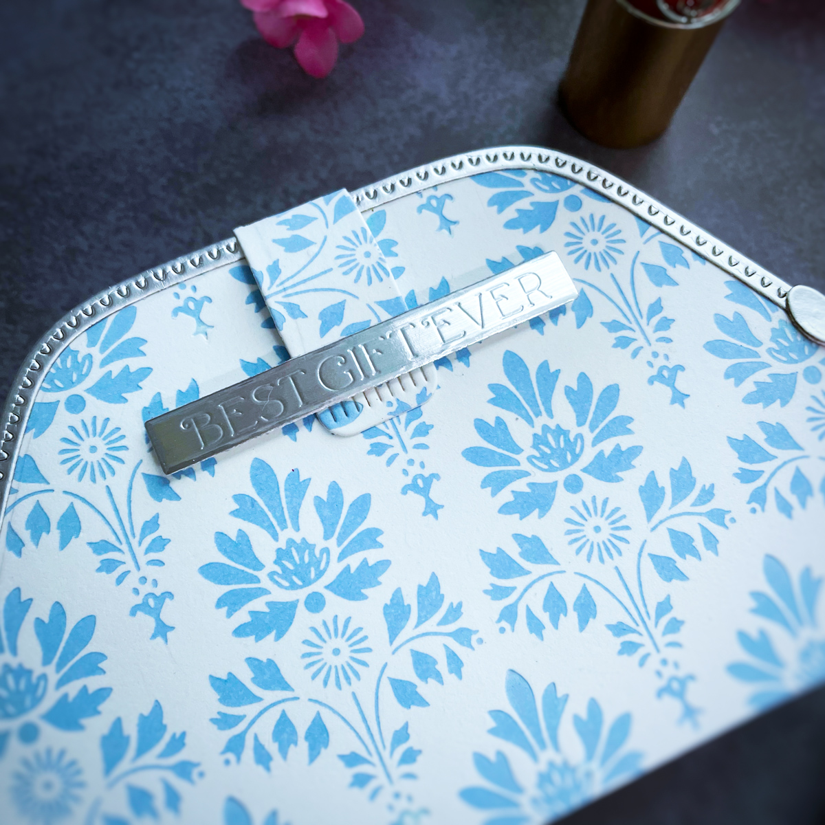 Spellbinders- Gorgeous You Makeup Bag shaped Card Holders - H MADE BOUTIQUE